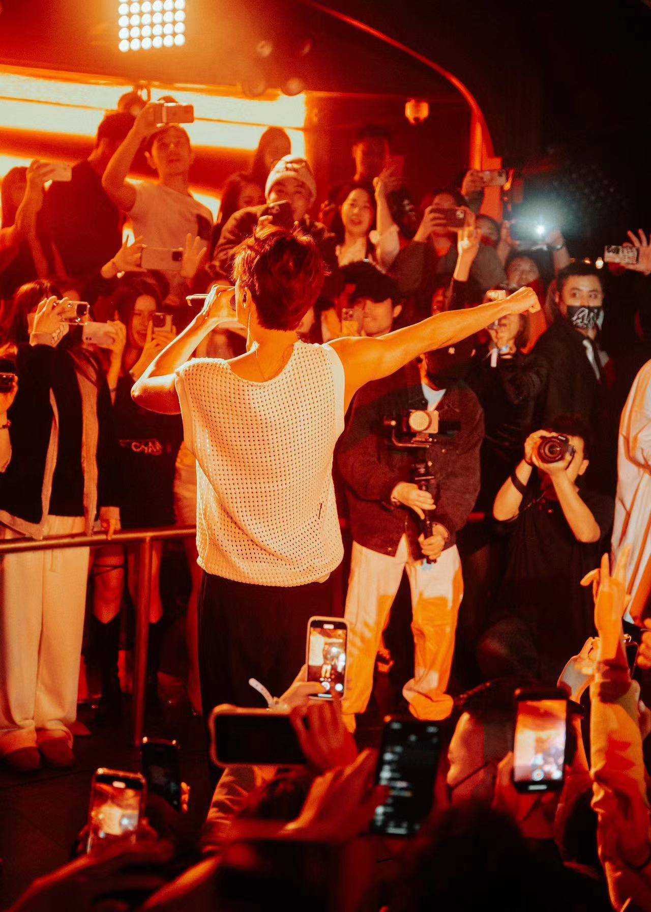 吴克群线下演出状态拉满 或将引领Club show新浪潮 - 360娱乐，你开心就好