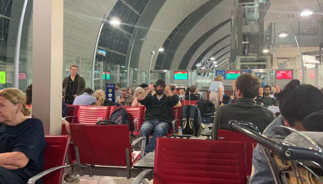 迪拜多航班顺利起飞