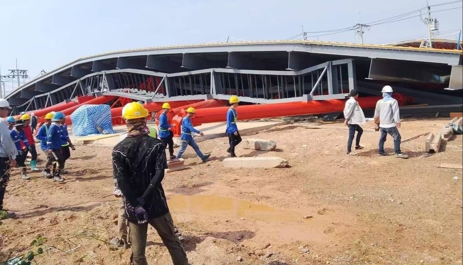 泰国一建筑发生倒塌